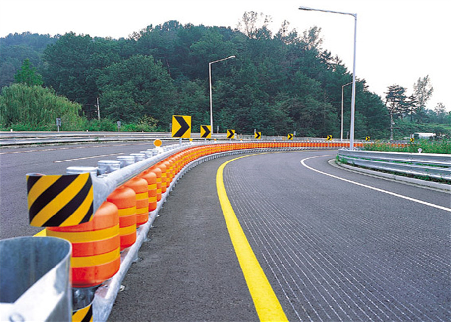 Traffic Safety EVA Buckets Rolling Guardrail ISO Standard